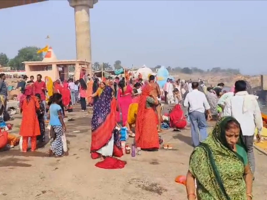 Thousands of people arrived to take bath in Narmada on Ganga Dussehra ...