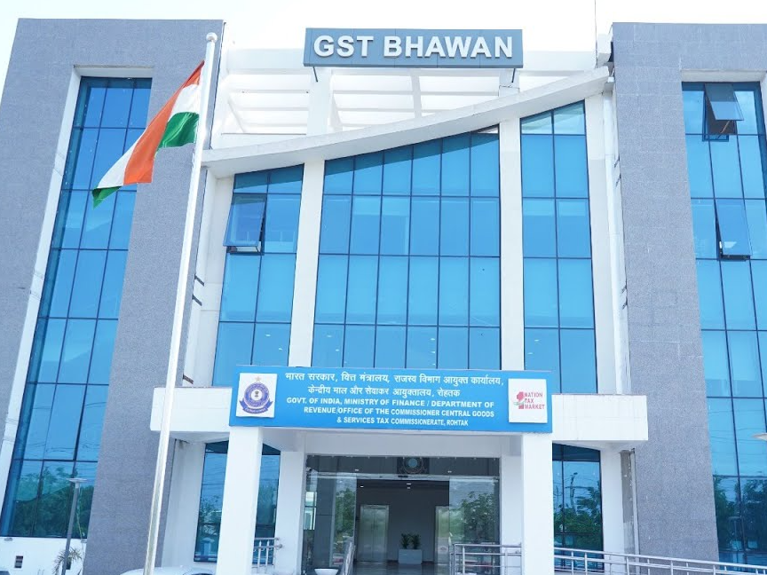 GST Raid lasted 25 hours on Metal Trader Rewari update | रेवाड़ी में कारोबारी दंपती के घर-दफ्तर ...