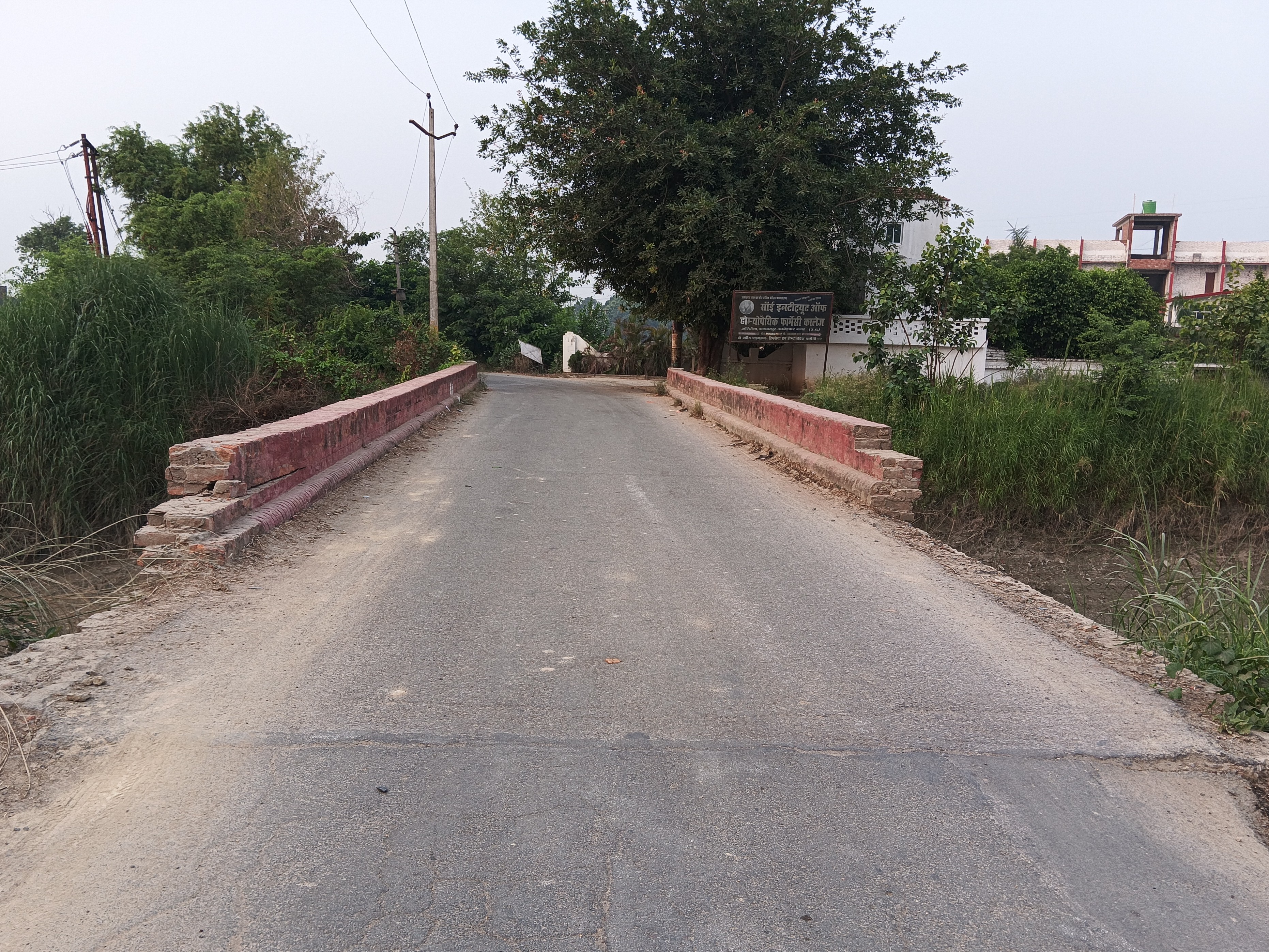 Broken culvert of Sharda canal poses danger to people | शारदा नहर की ...