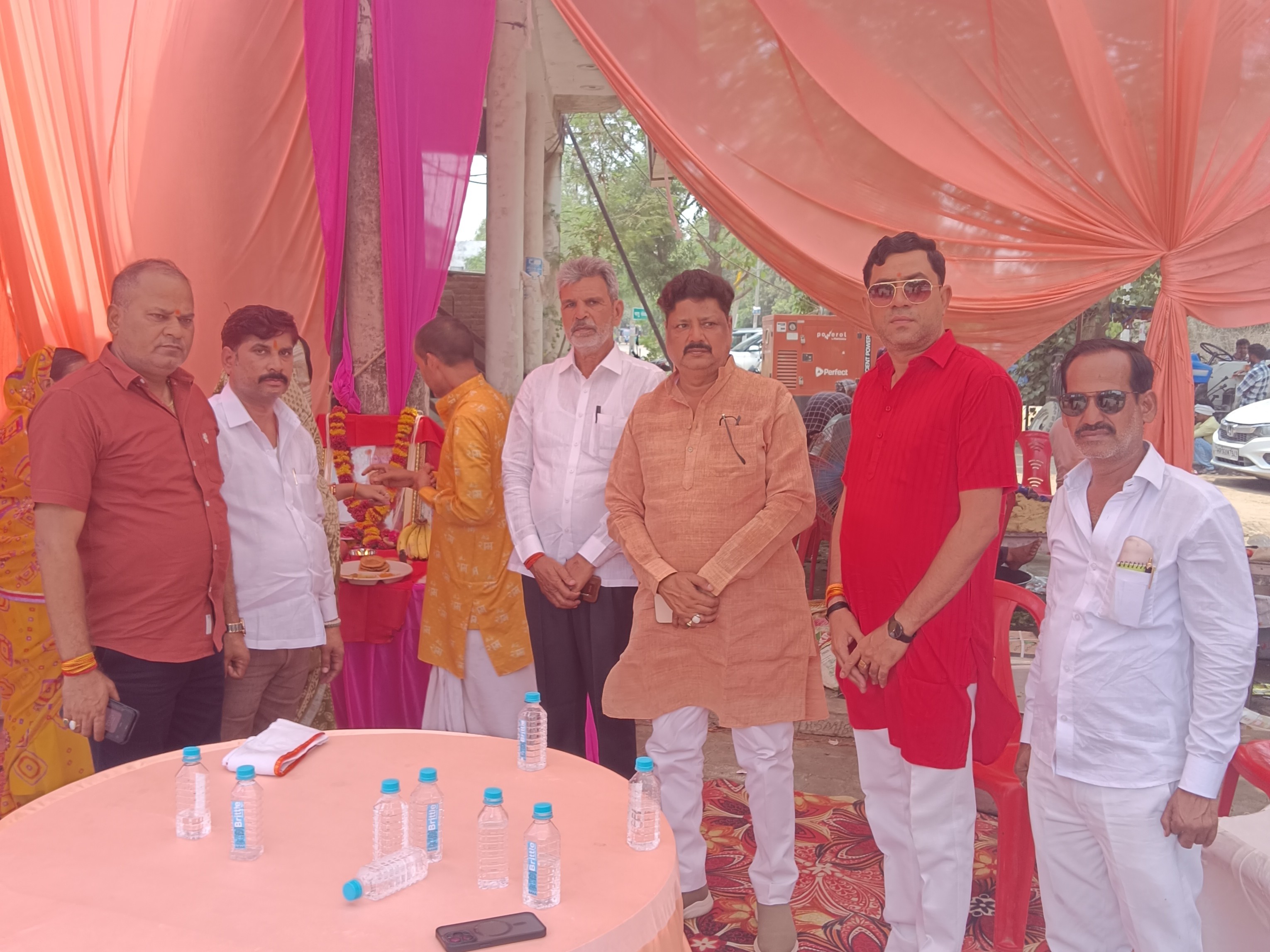 Thousands of devotees took prasad after Sundar Kand Paath and Havan ...