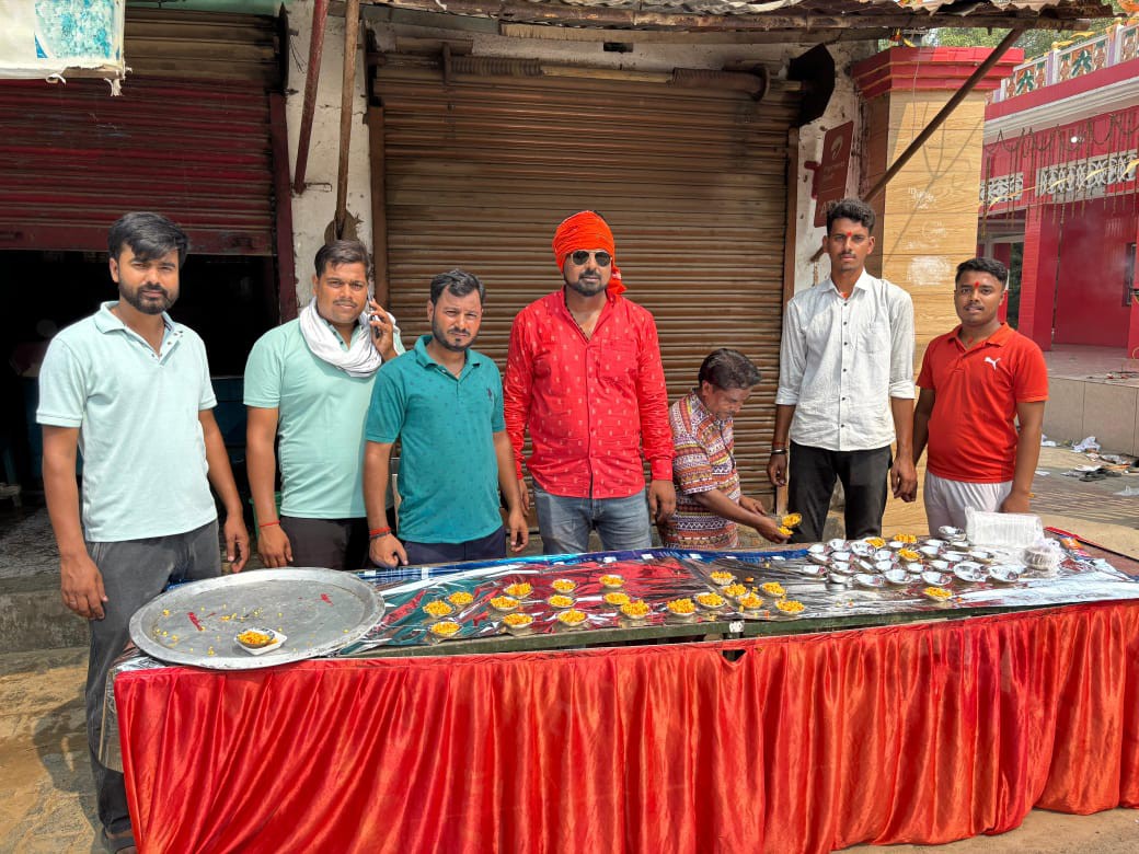 Special worship in the big Hanuman temple of Bansgaon | बांसगांव के ...