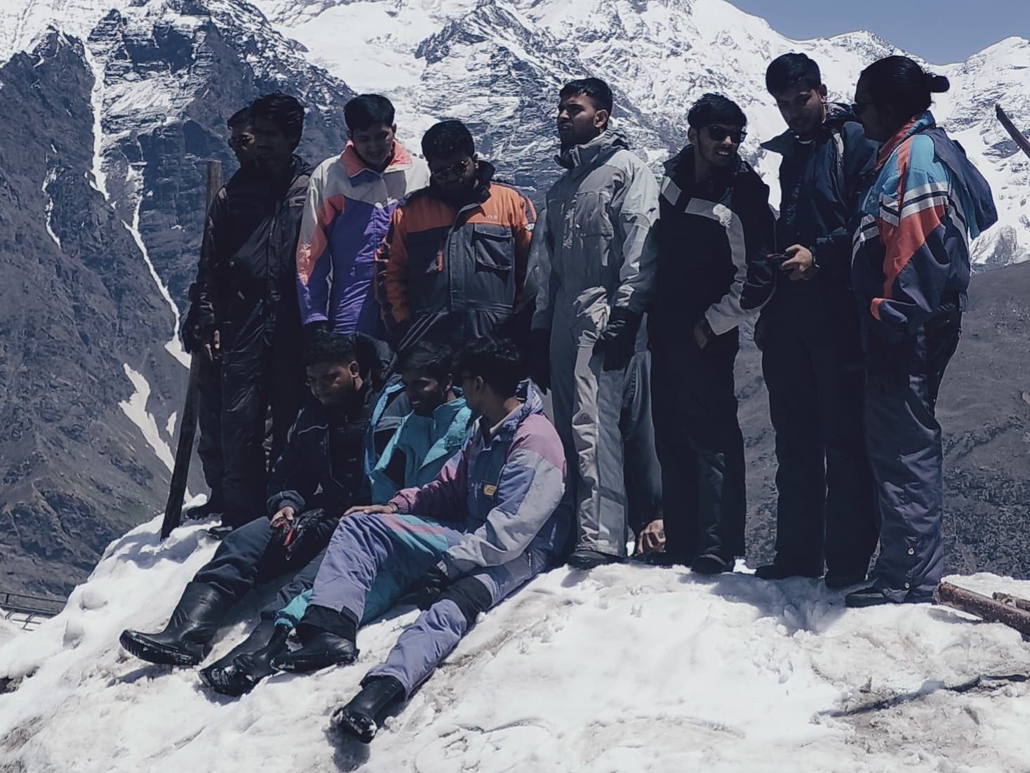 himachal baralacha pass tourist crowd 15910 feet height 8 degree ...