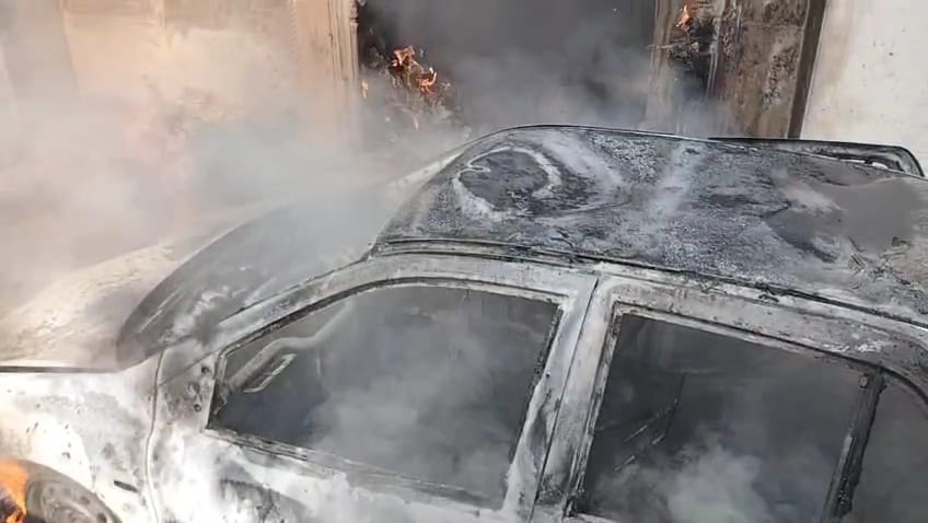 A car parked outside a house caught fire bharatpur kotwali thana sho ...