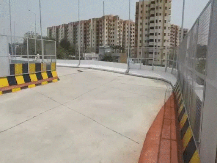 Bhopal Aishbagh Railway Crossing 90 degree Bridge Photos | BJP vs ...