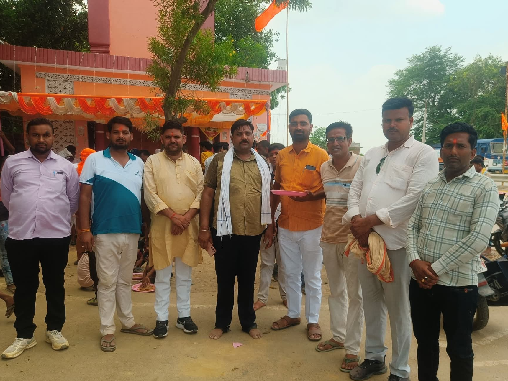 Bhandara in the ancient temple of Gunnaur turn of Amethi | अमेठी के ...