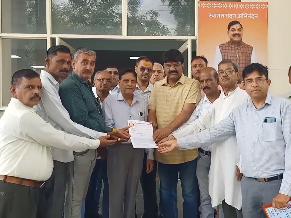 Kayastha community angry with Pandit Pradeep Mishra's comment | पं ...