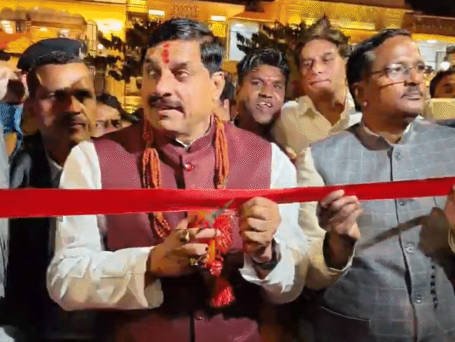 The new bridge of Mahakal temple was opened from one side