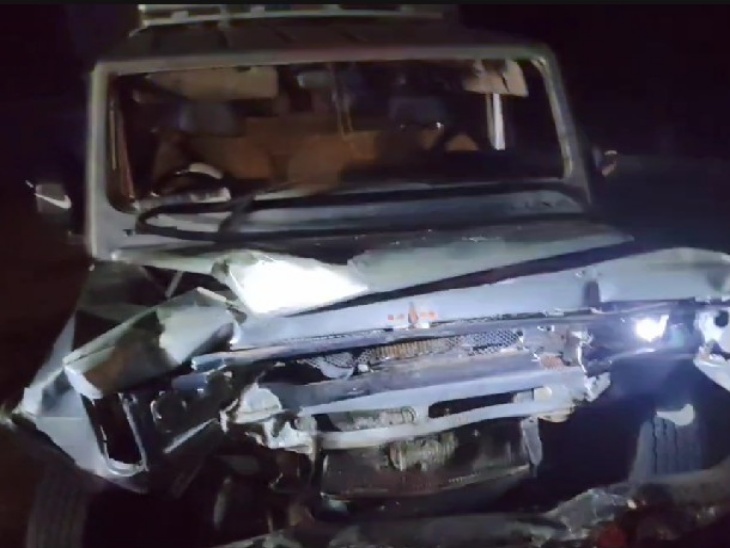 Toofan taxi collides with trailer in Udaipur Rajasthan | उदयपुर में ...