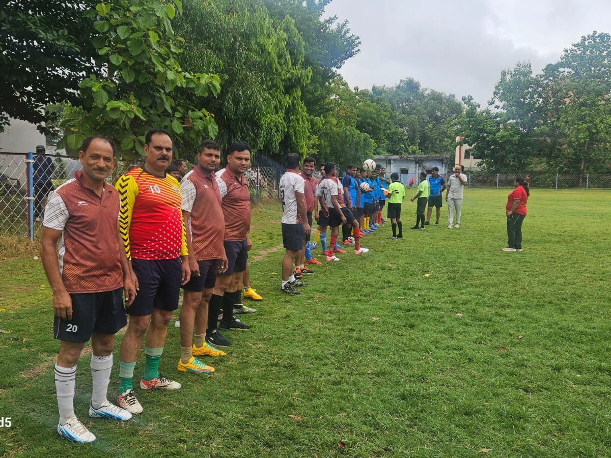Exciting matches in the inter-district football competition of Varanasi ...
