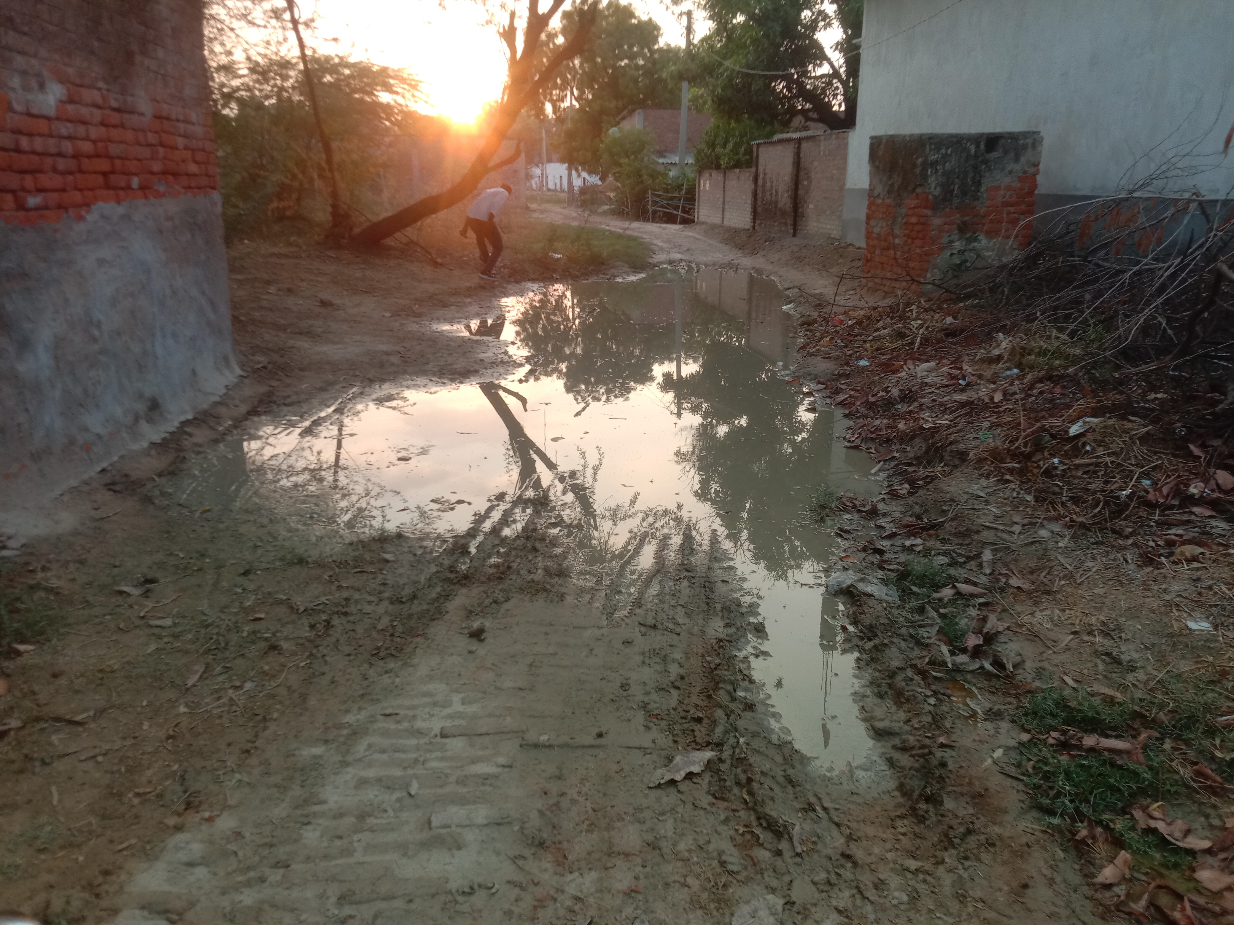 Rain water accumulated in Shahgarh of Amethi | अमेठी के शाहगढ़ में ...