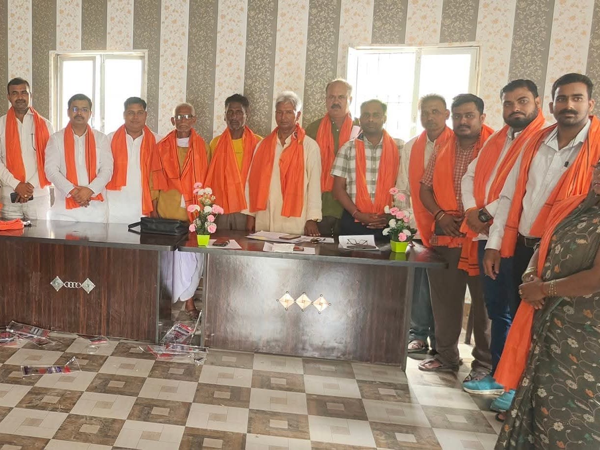 Honoring new BJP office bearers in Mahuadih Mandal | महुआडीह मंडल में ...