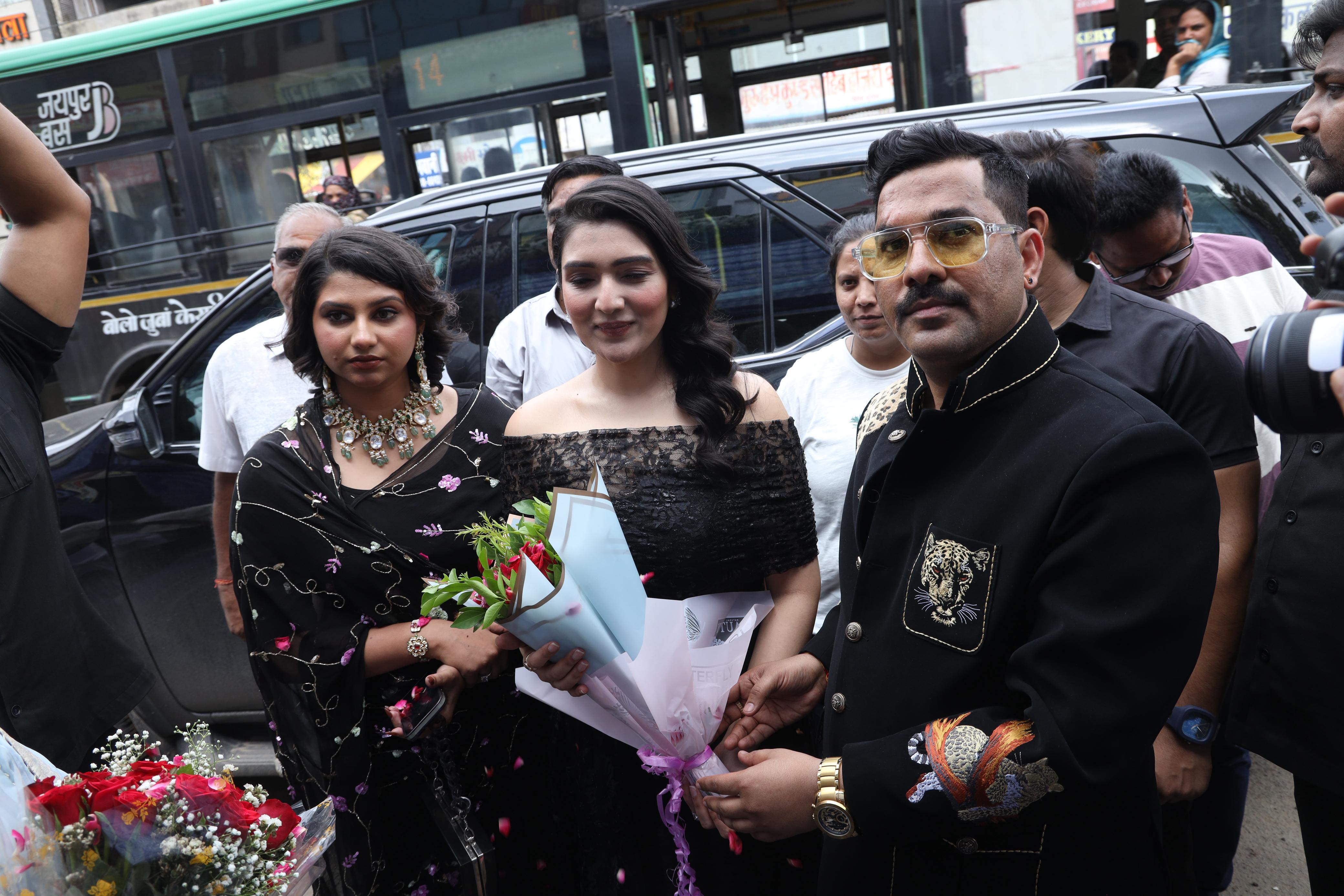 Actress Isha Malviya and Tina Ahuja spotted in Jaipur | जयपुर आई ...