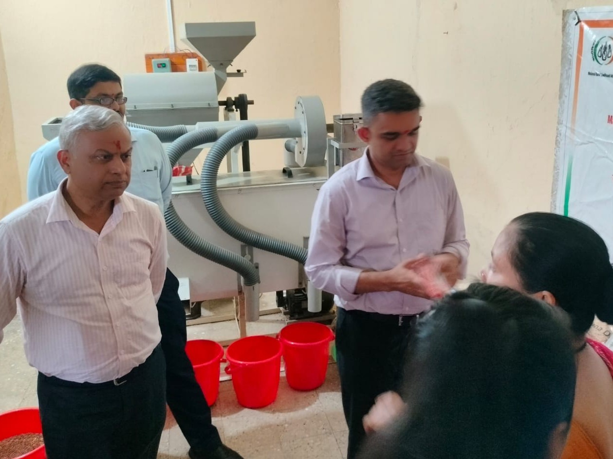 Turmeric-chilli processing unit started at a cost of 27 lakhs | 27 लाख ...