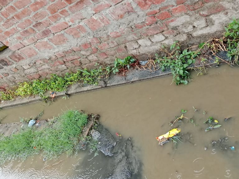 The condition of cleanliness in Saidapur Bhau is worrying | सैदापुर भाऊ ...