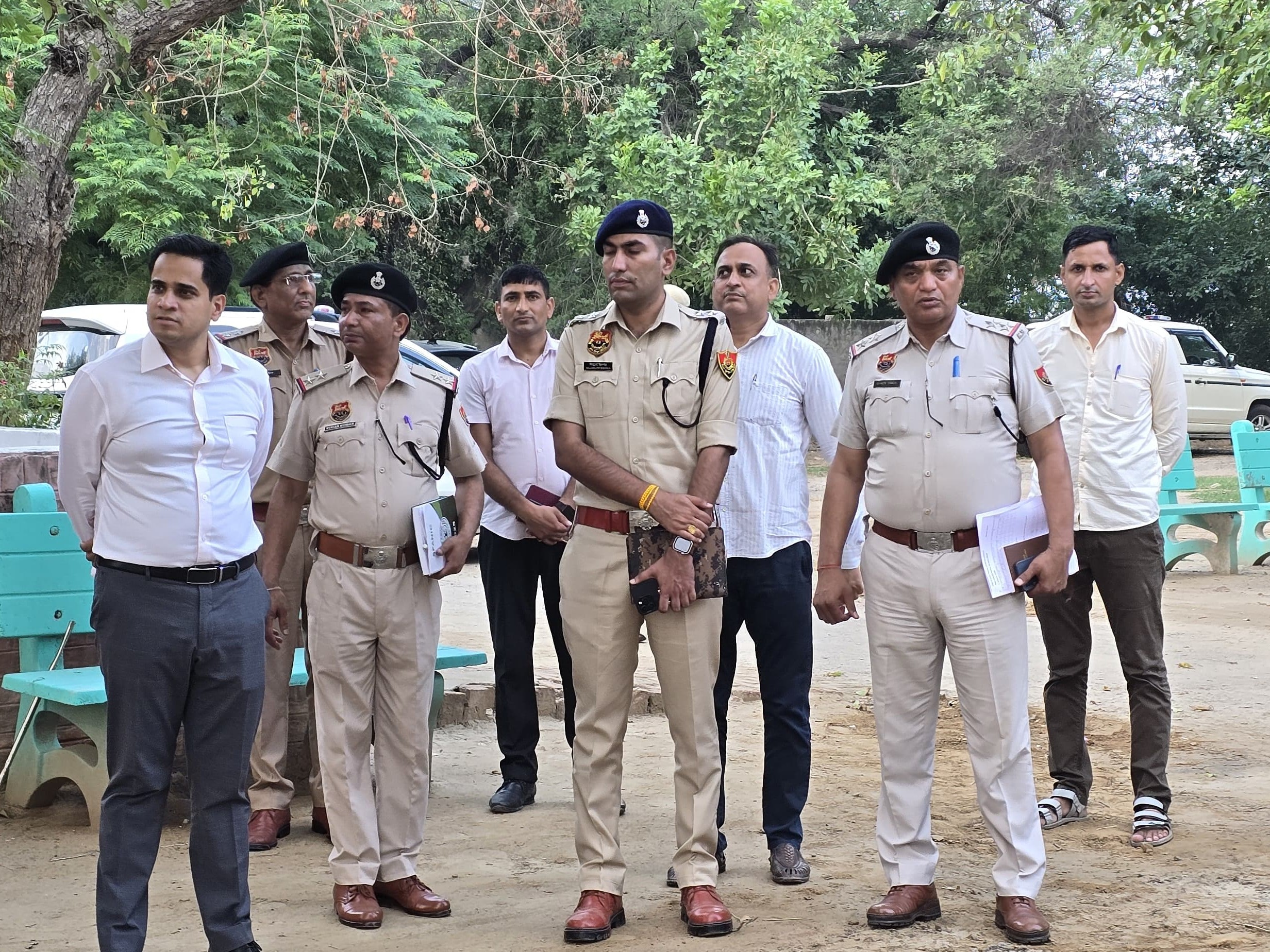 Hisar-hansi-sp-amit-yashvardhan-surprise-inspection-bhatla-police-post ...