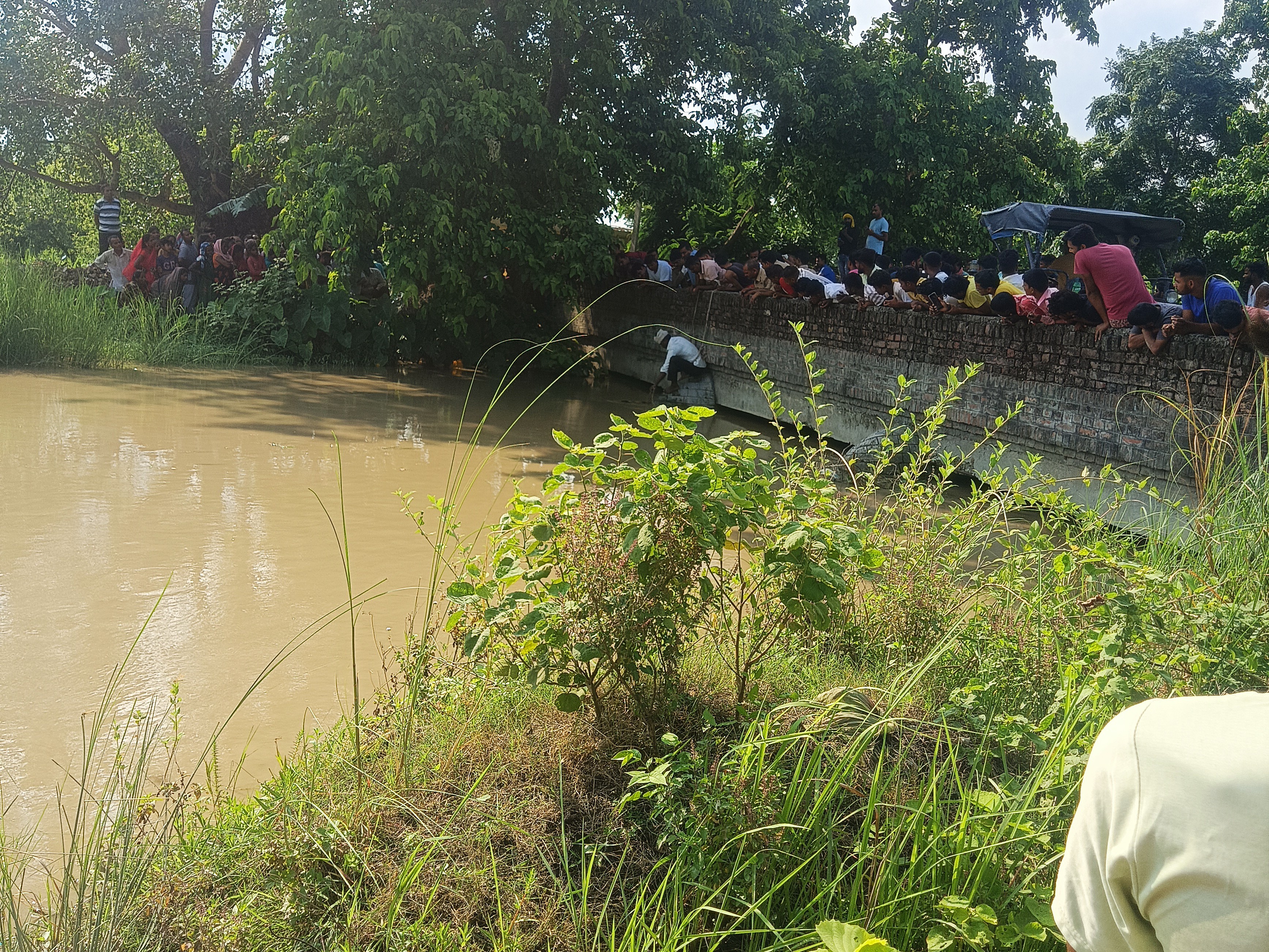 Unknown youth's body found in canal