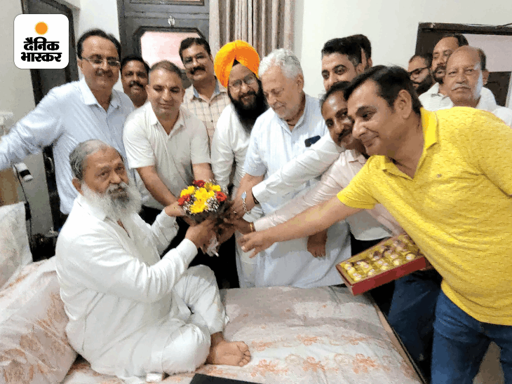 great-khali-visits-minister-anil-vij-house-ambala-fracture-update ...
