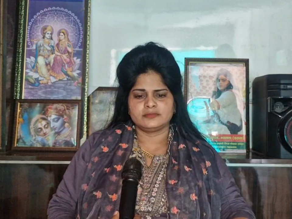 Story teller Lovely Yadav attacks Brahmins in Etawah