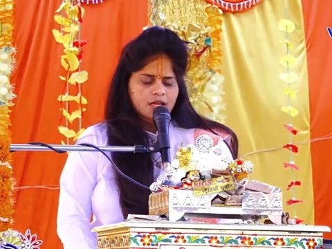 Story teller Lovely Yadav attacks Brahmins in Etawah