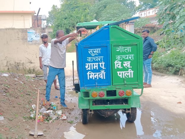 Door to door garbage collection started in Minwan | मिनवां में घर-घर ...
