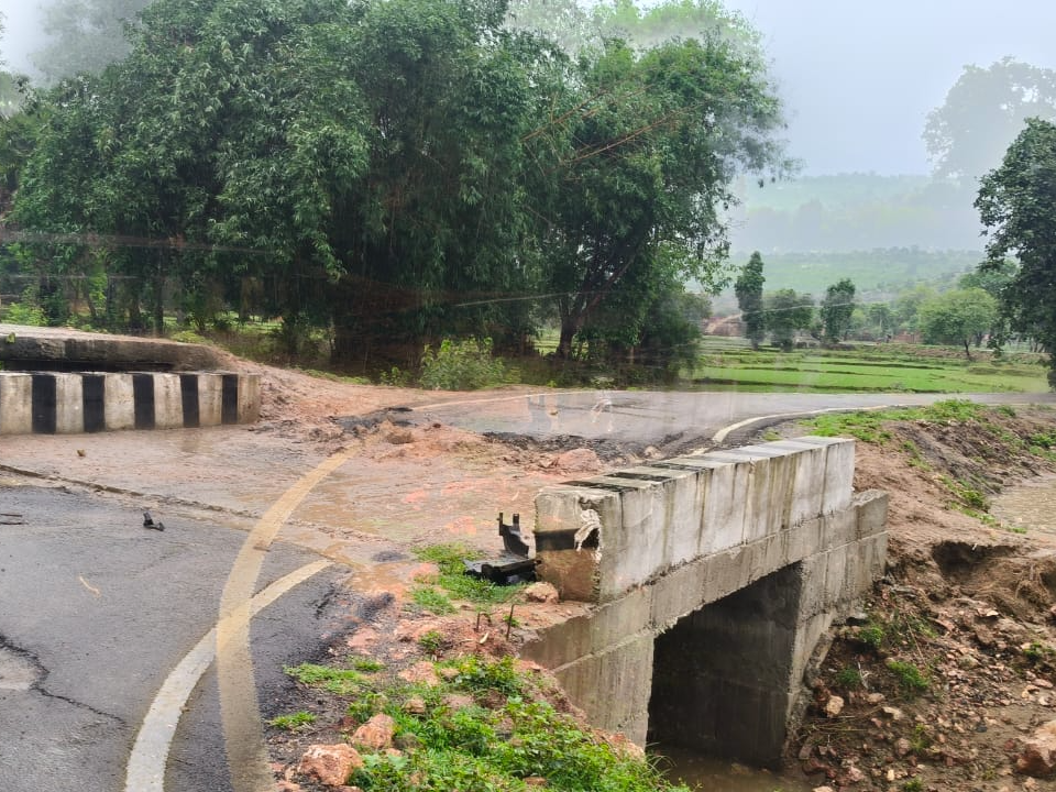 the culvert built two months ago in imamganj collapsed d | 2 महीने पहले ...