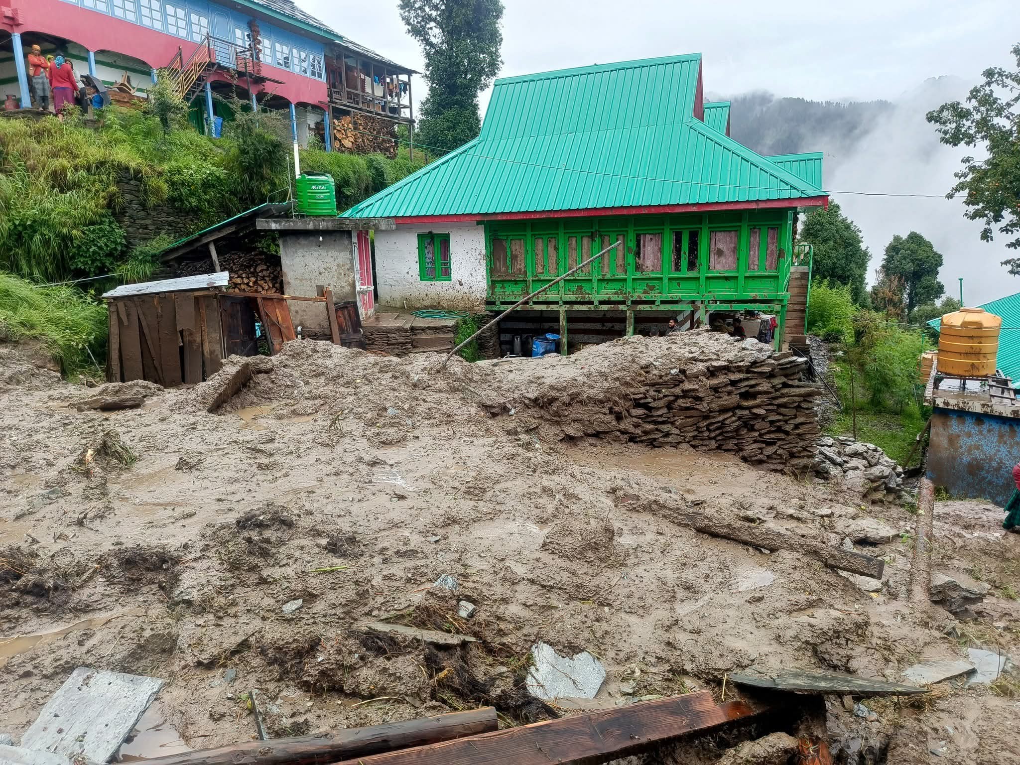 5 more bodies recovered in Himachal's Mandi, 34 still missing; Death toll reaches 10; Mobile ...