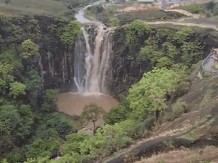 Monsoon transforms MP's landscape: Waterfalls flowing again in Shivpuri ...