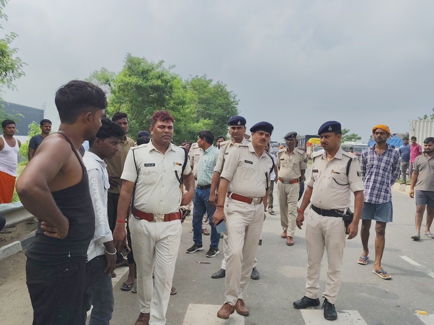6km long jam on NH-30...vehicles stuck for 5 hours | NH-30 पर 6Km लंबा ...