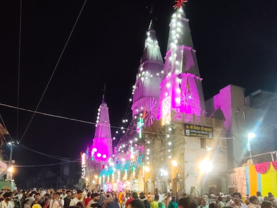 Night view of Govardhan Parikrama route; VIDEO