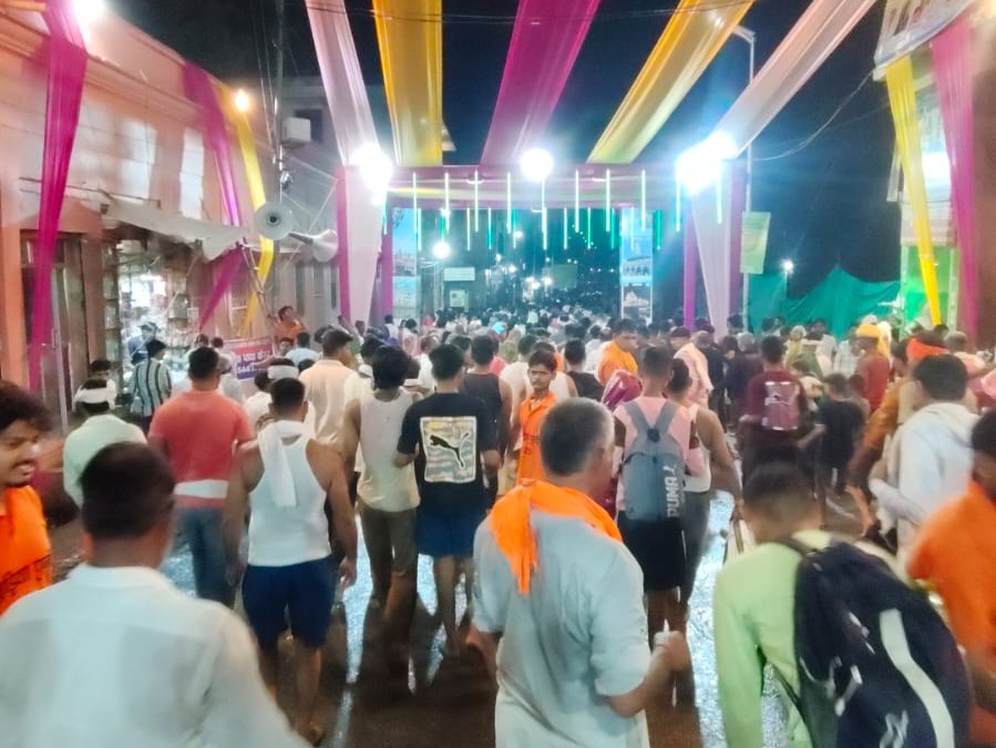 Night view of Govardhan Parikrama route; VIDEO