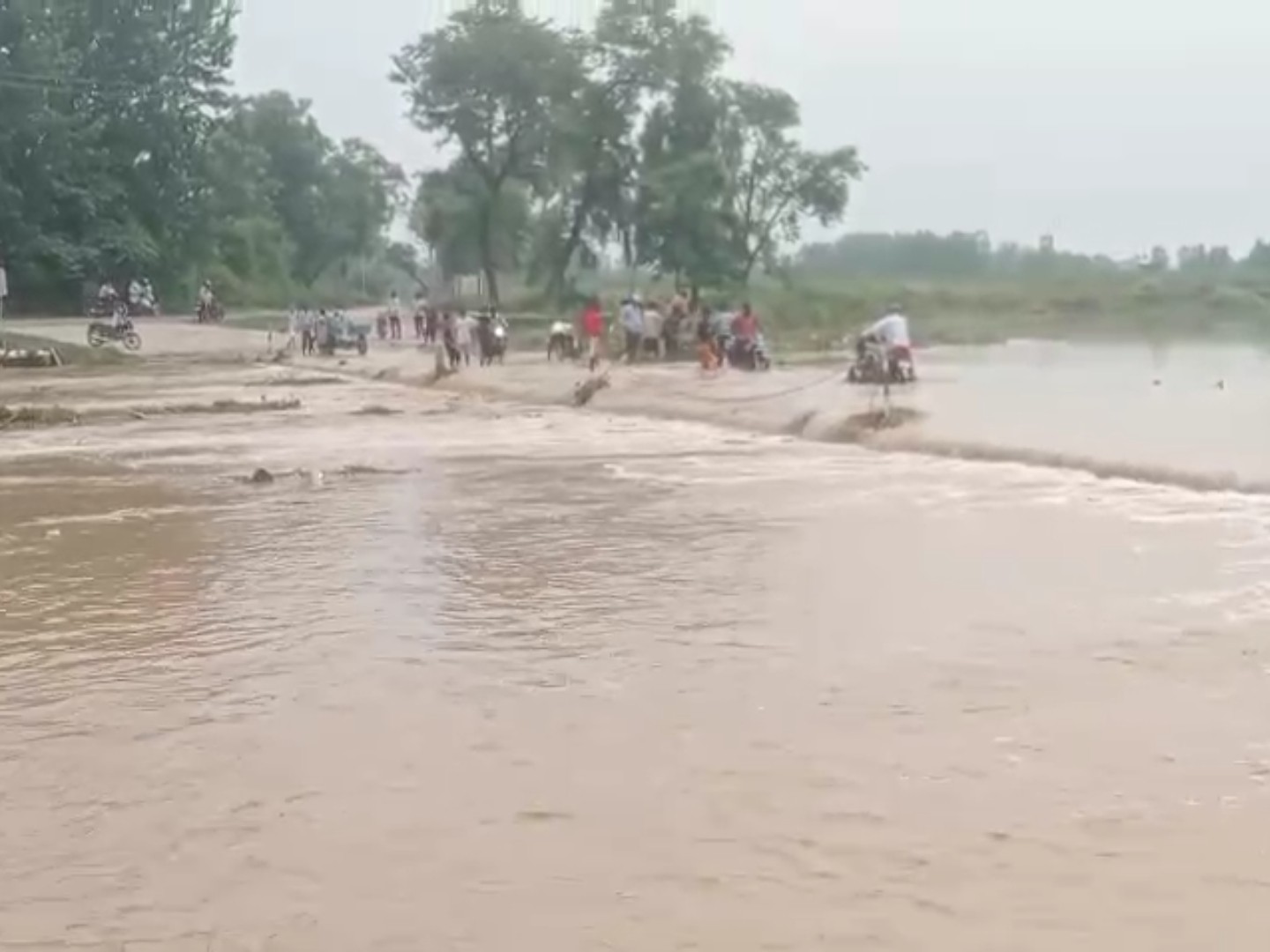 The water level of Ganga-Malan rivers increased in Bijnor