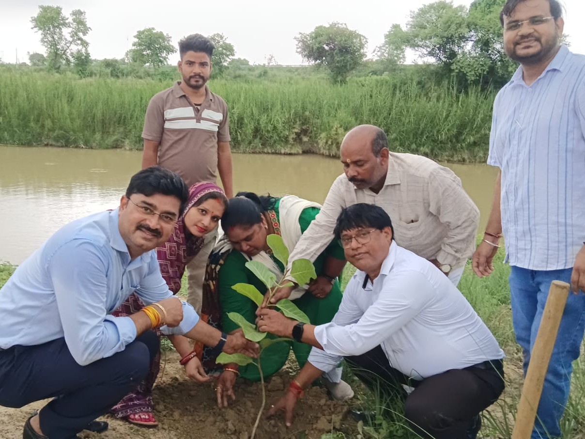 MLA, Block Pramukh and Police planted trees, target was to plant more ...