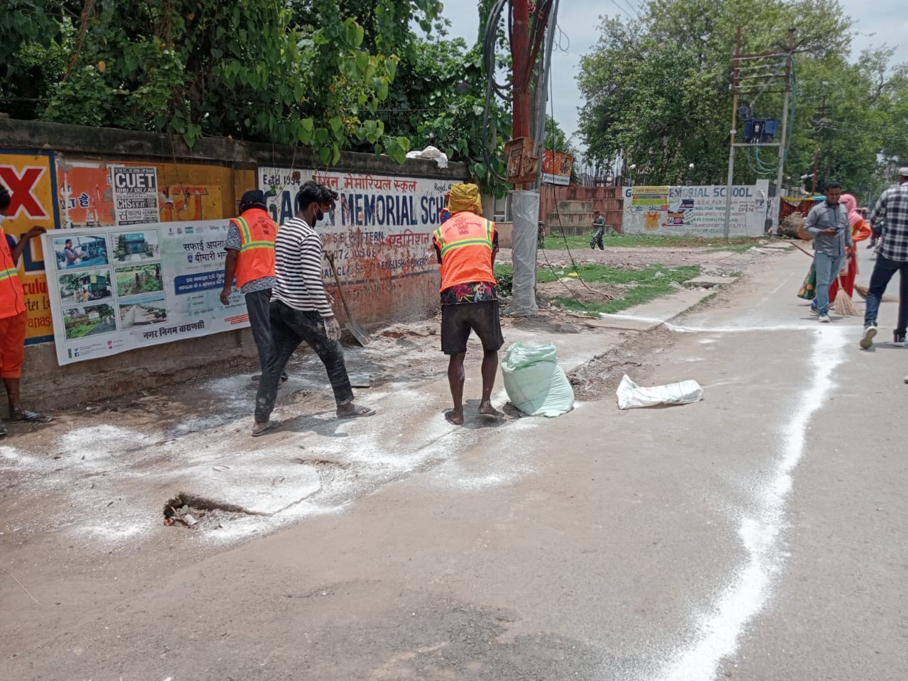 Special cleaning campaign in Manduadih-Madhauli | मंडुवाडीह-मढ़ौली में ...