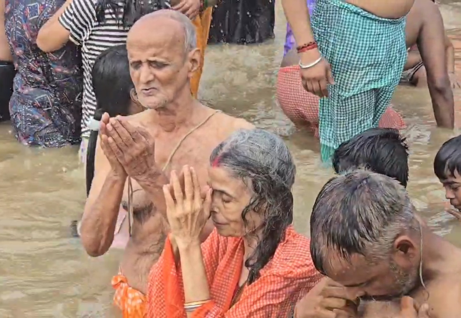 A huge crowd of devotees gathered in Varanasi on Guru Purnima