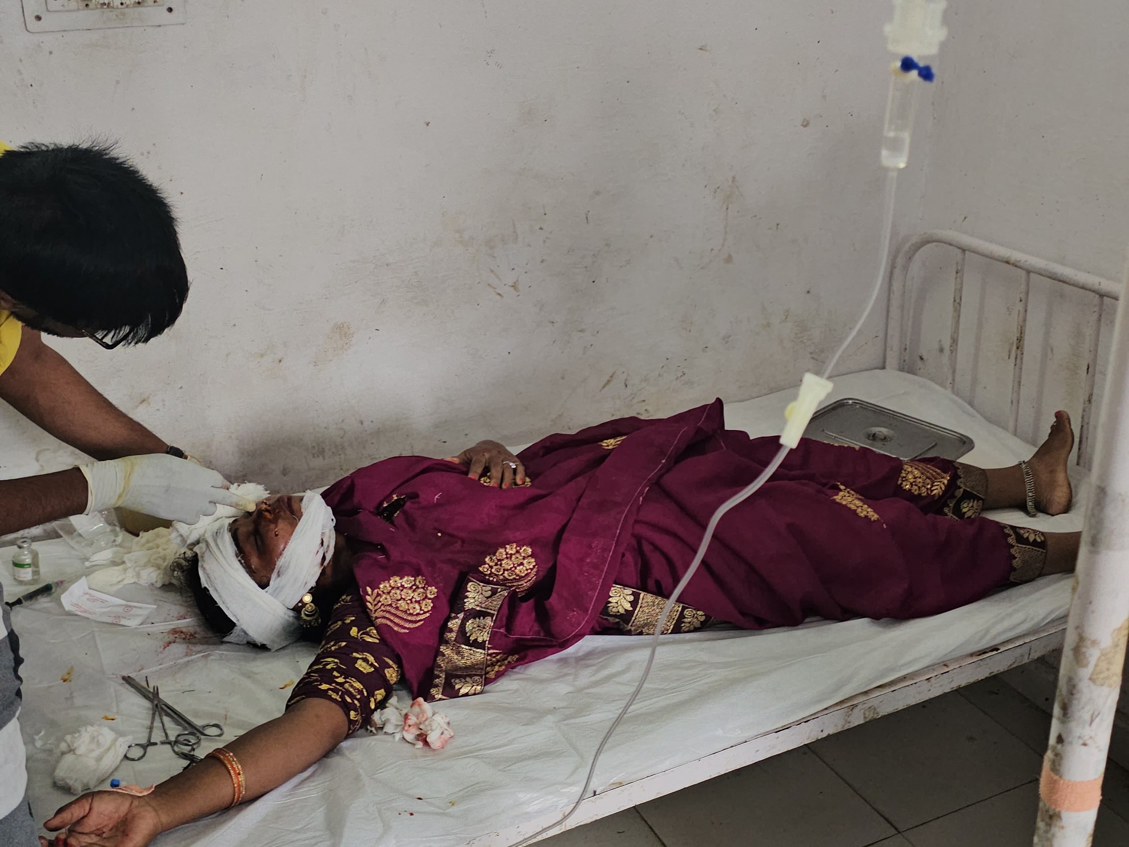 Three injured in two road accidents in Multai | मुलताई में दो सड़क ...