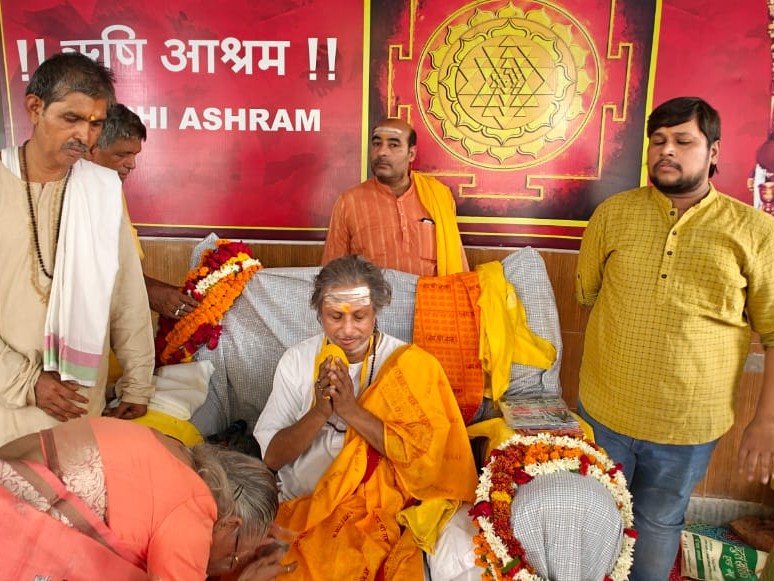 On Guru Purnima, devotees gathered at Rishi Ashram in Varanasi