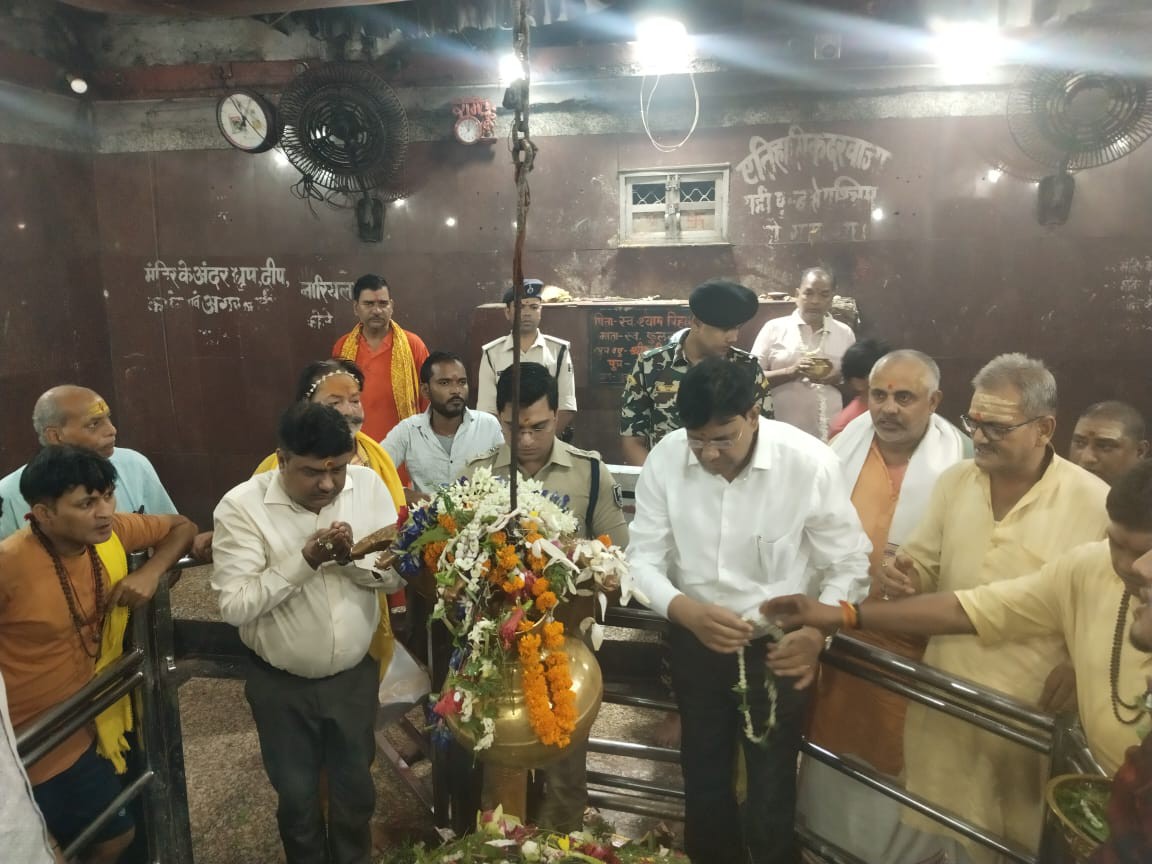 On Guru Purnima, a huge crowd gathered at Baba Varmeshwar Nath temple ...