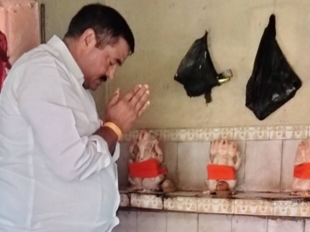 RJD MLA reached Chakni village of Buxar on Guru Purnima