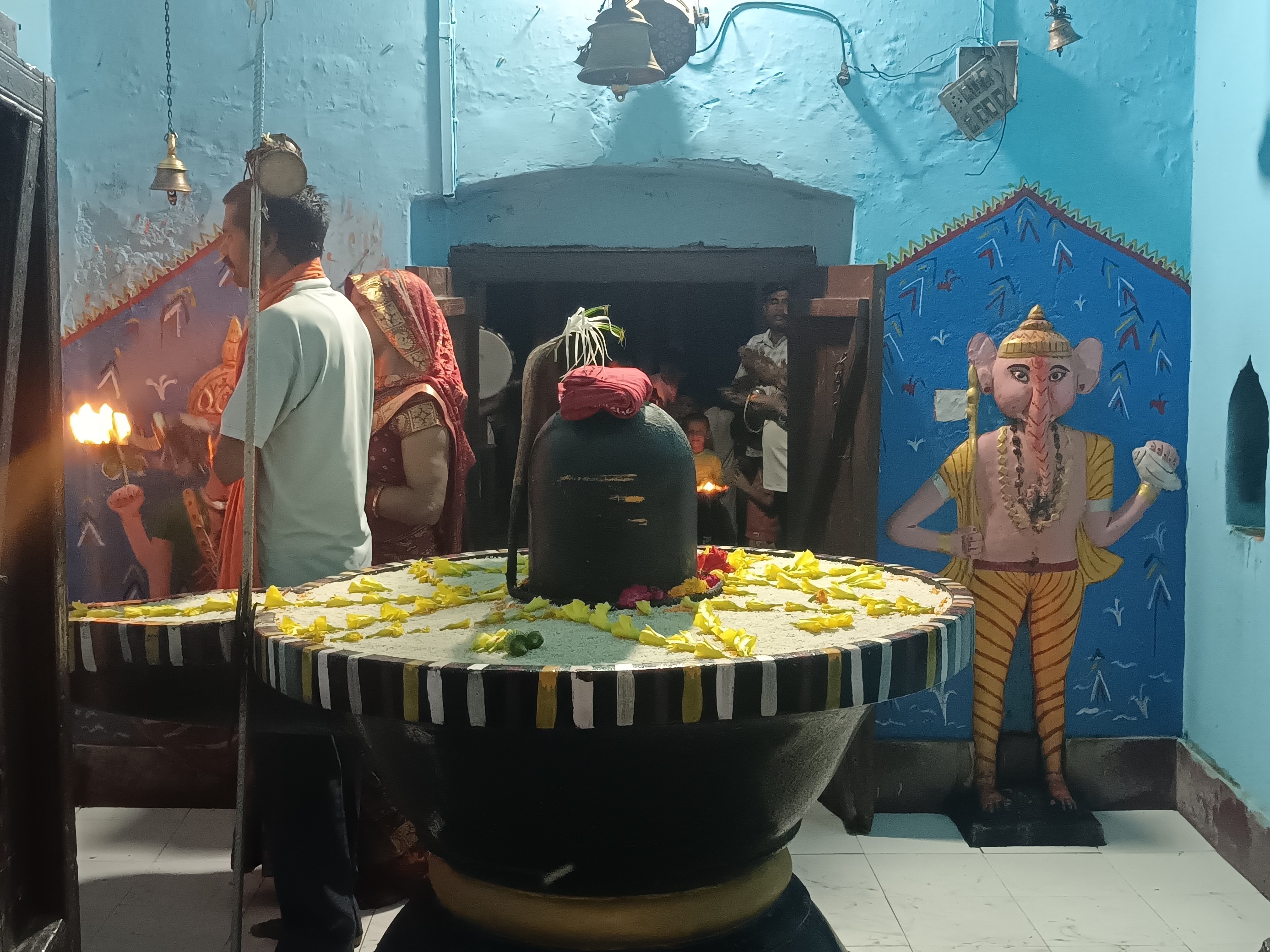 First day of Sawan, special Aarti in Nageshwar Nath temple | सावन का पहला दिन, नागेश्वर नाथ ...