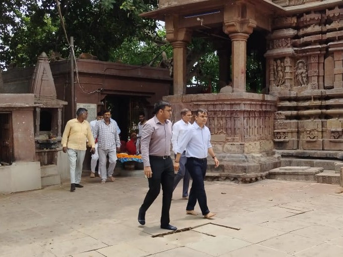In the month of Shravan, the arrangements of Karmadeshwar Mahadev ...