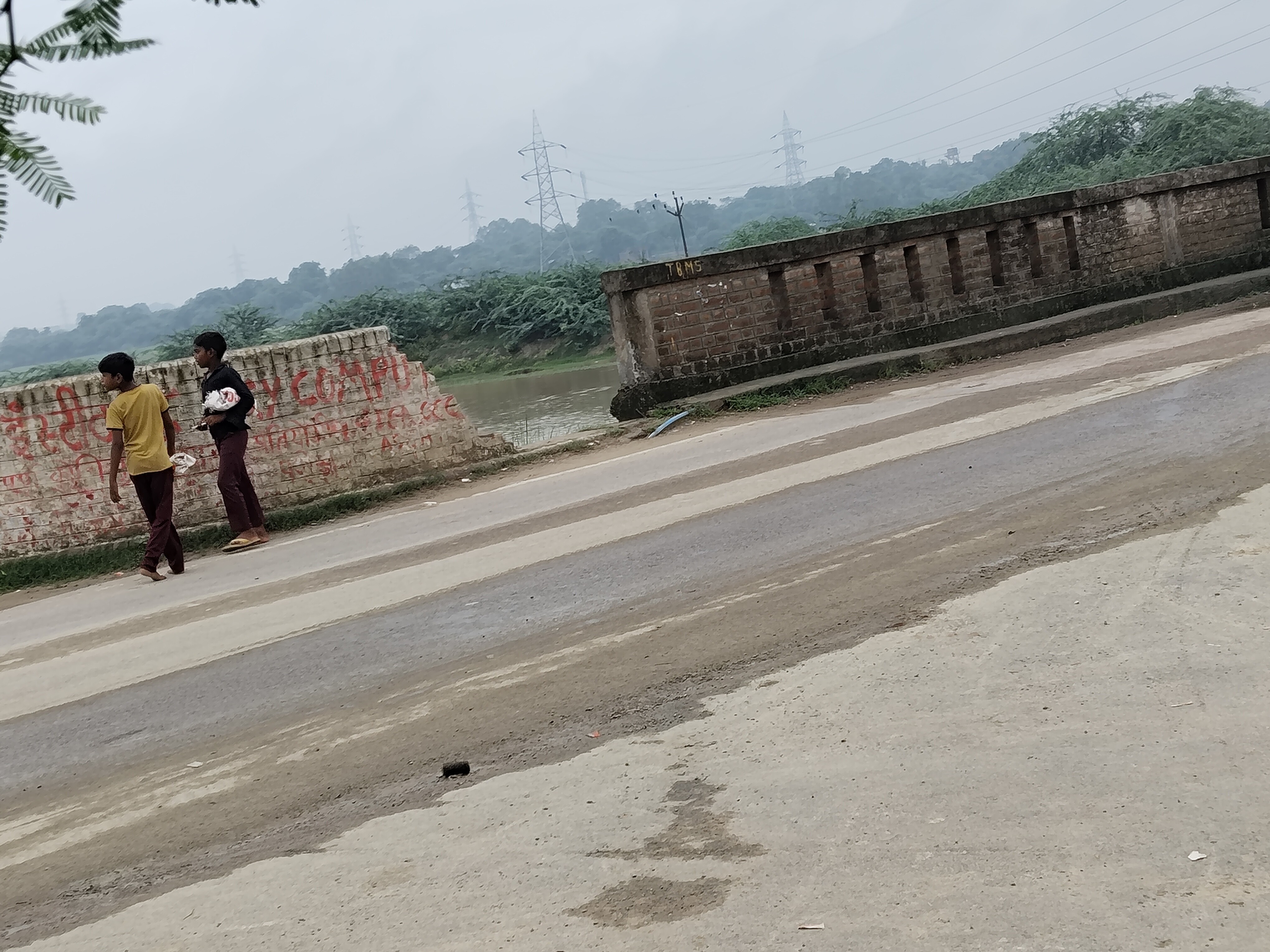 Sharda canal bridge's railing broken, school children and pedestrians ...