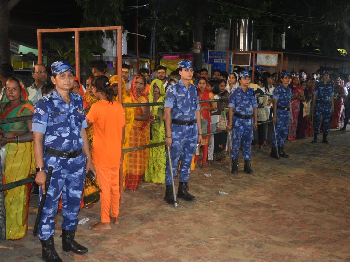 Crowd gathered at Moteshwar Nath temple of Pipraich