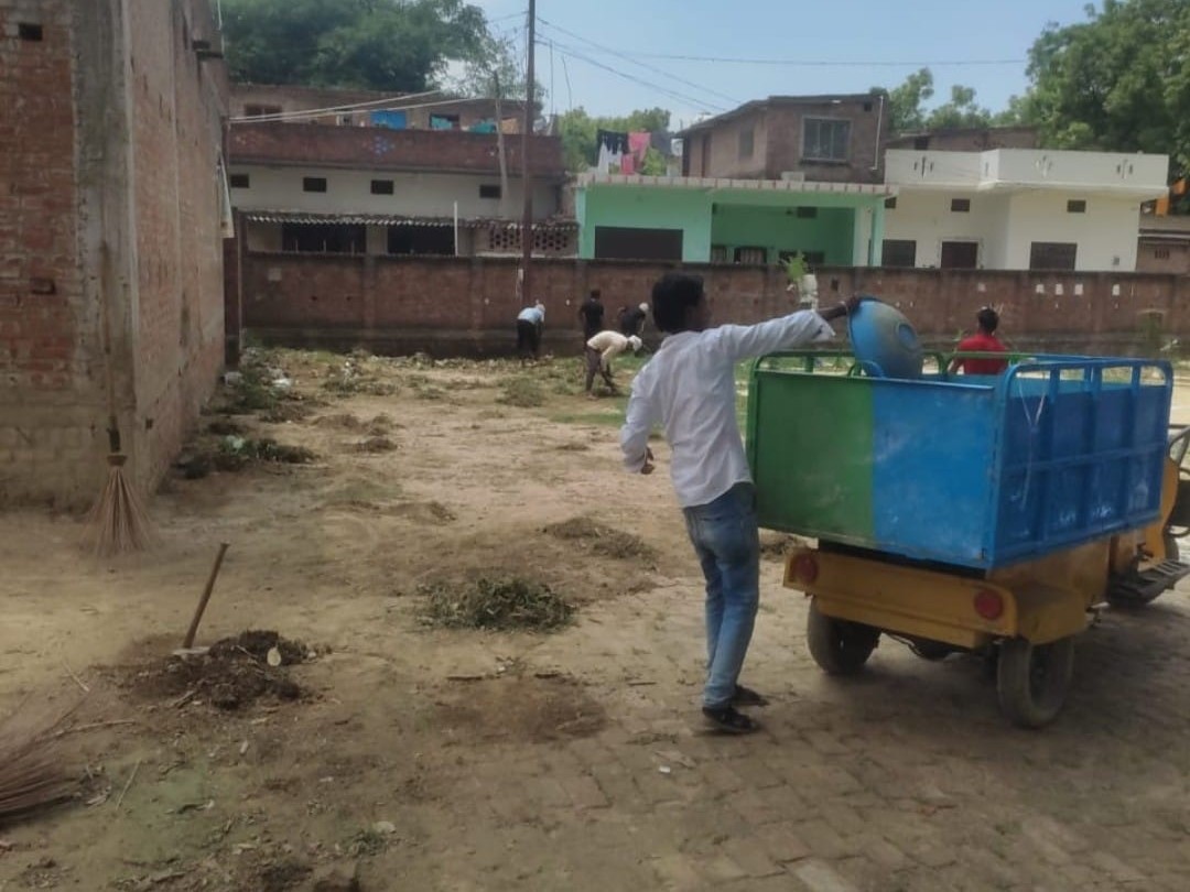 BJP leaders got angry after seeing the dirt in Kali Chaura temple