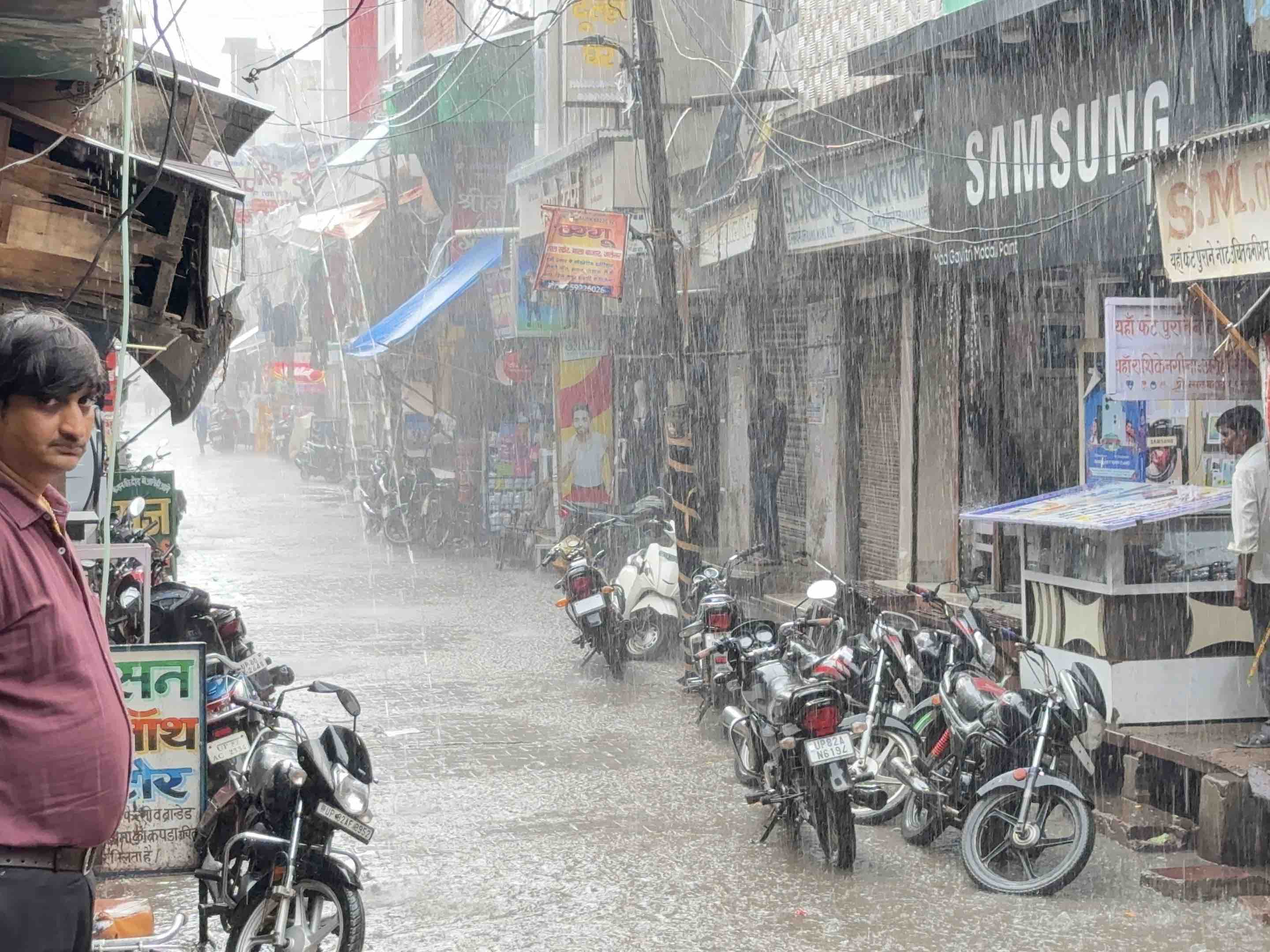 Waterlogging due to two hours of rain in Jalesar