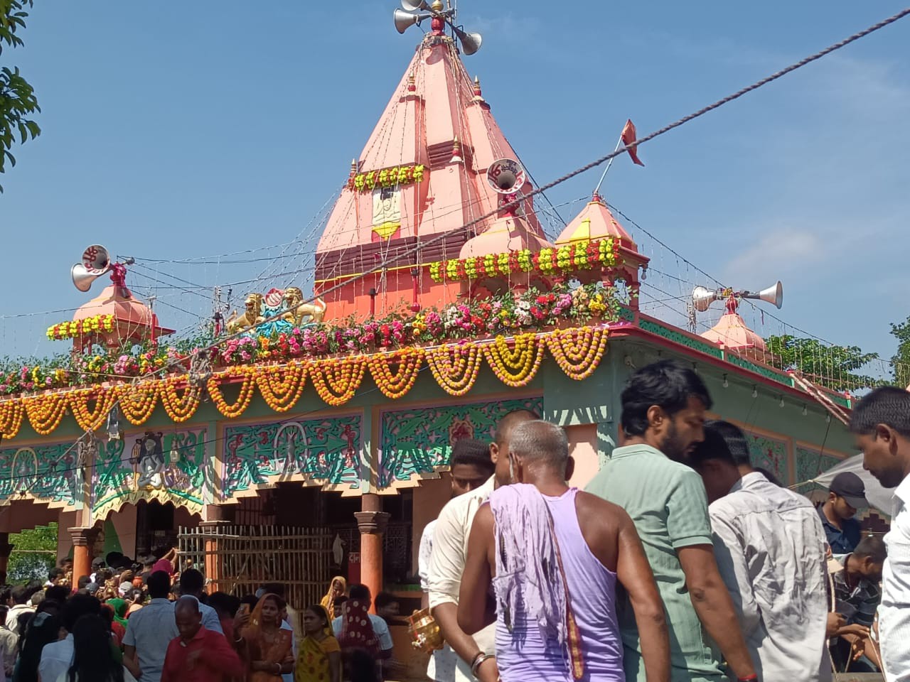 On the first Monday of Sawan, devotees gathered in Dekuli Dham | सावन ...