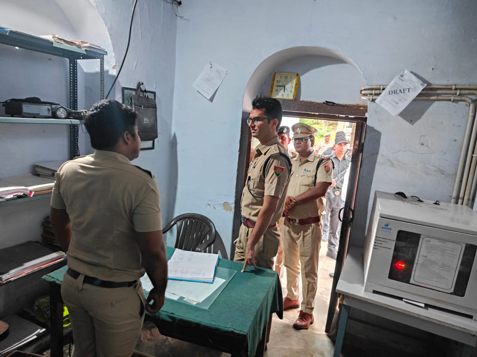 Rewari-SP-Hemendra-Meena-surprise-inspection-Nahar-police-post-update ...