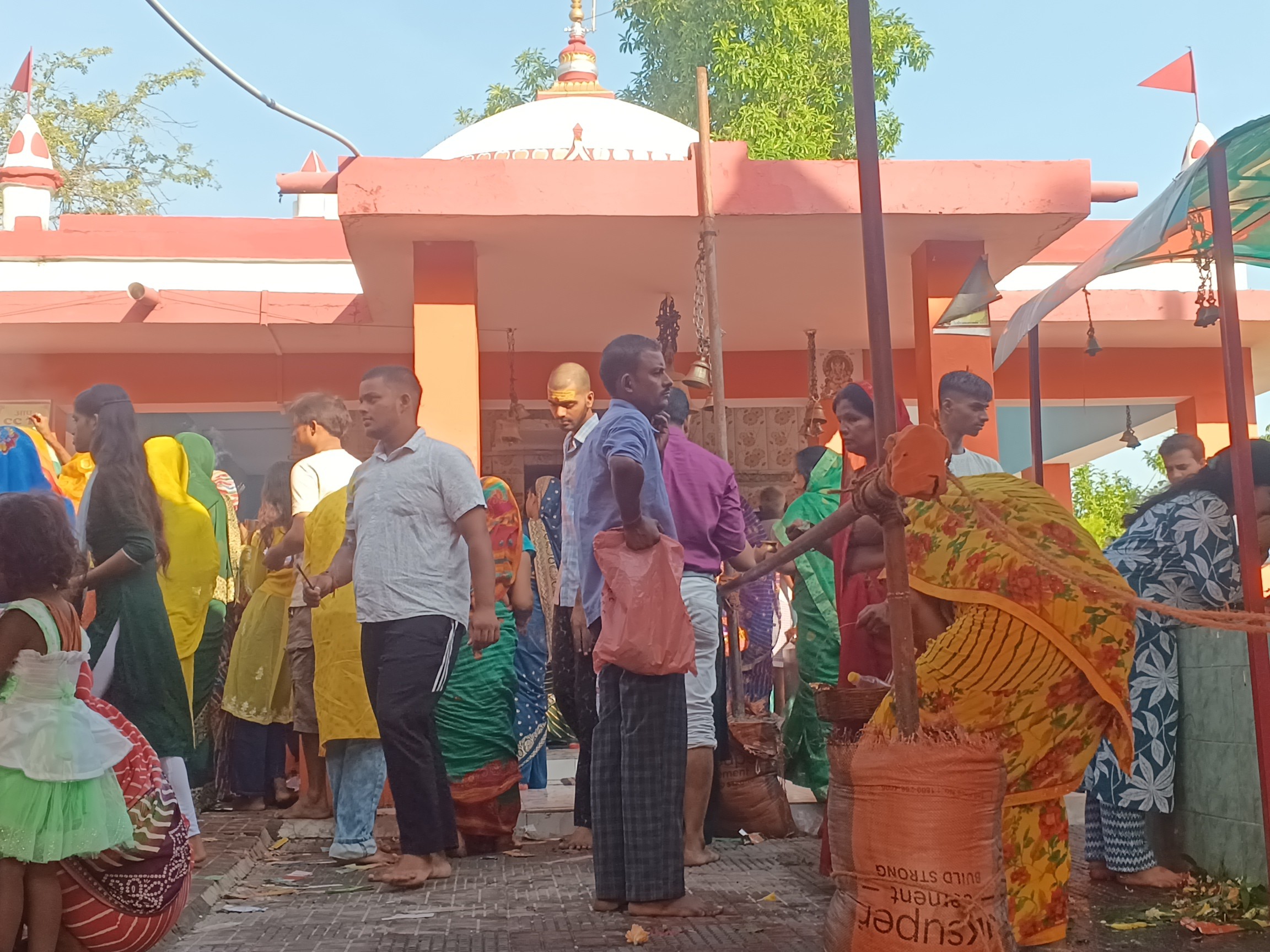 On the first Monday of Shravan, devotees gathered at Lambhua Dham ...