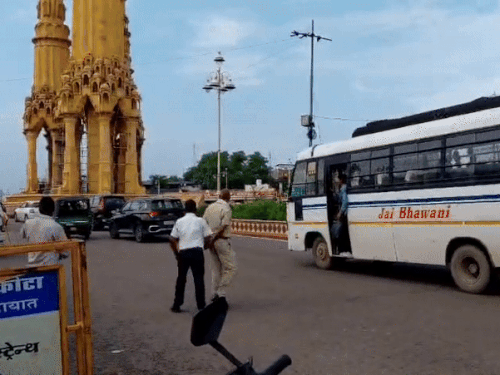 Rajasthan Kota Aerodrome Circle Traffic Police, high speed bike rider ...