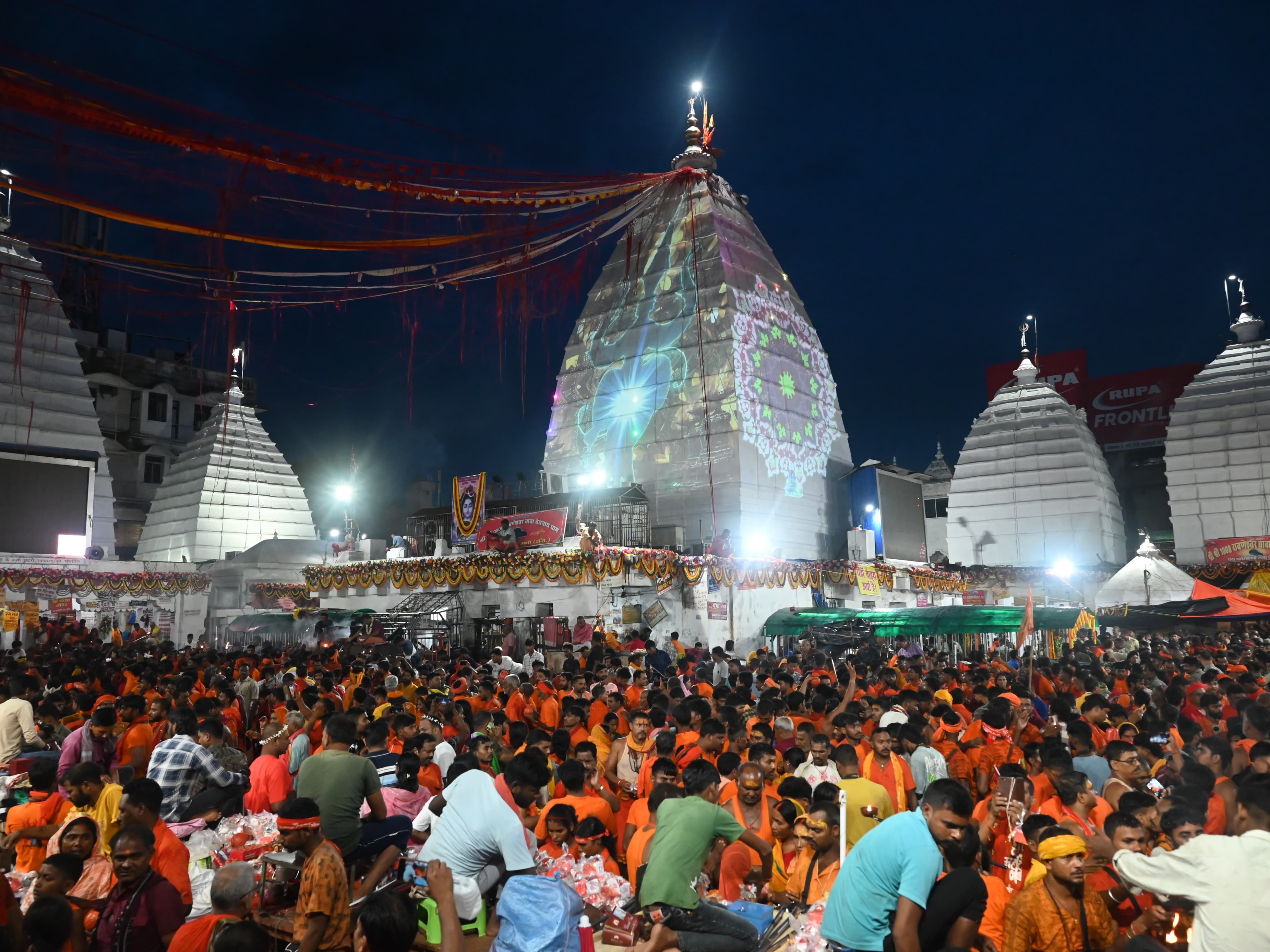 stream of devotees at Baba Baidyanath Dham