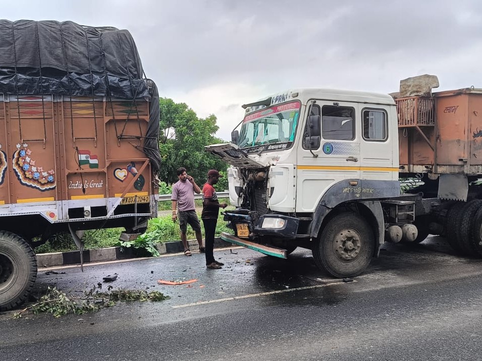Truck overturned due to overtaking in rain, driver died